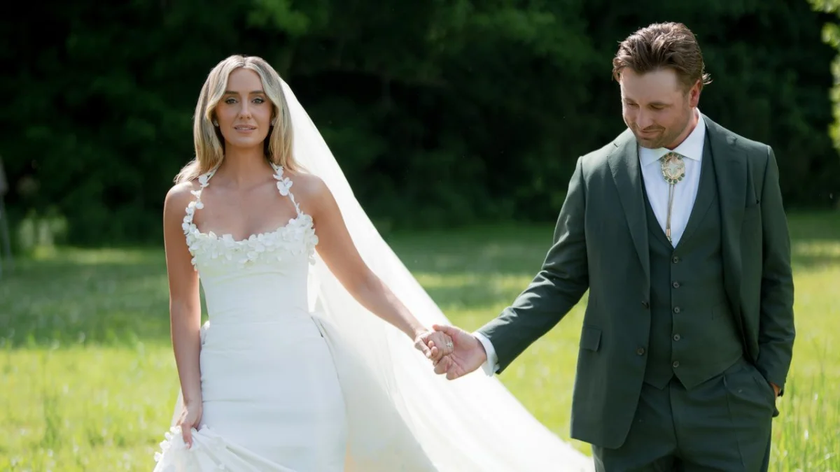 Lainey Wilson Marries Duck Hodges In Tennessee Cave Wedding By