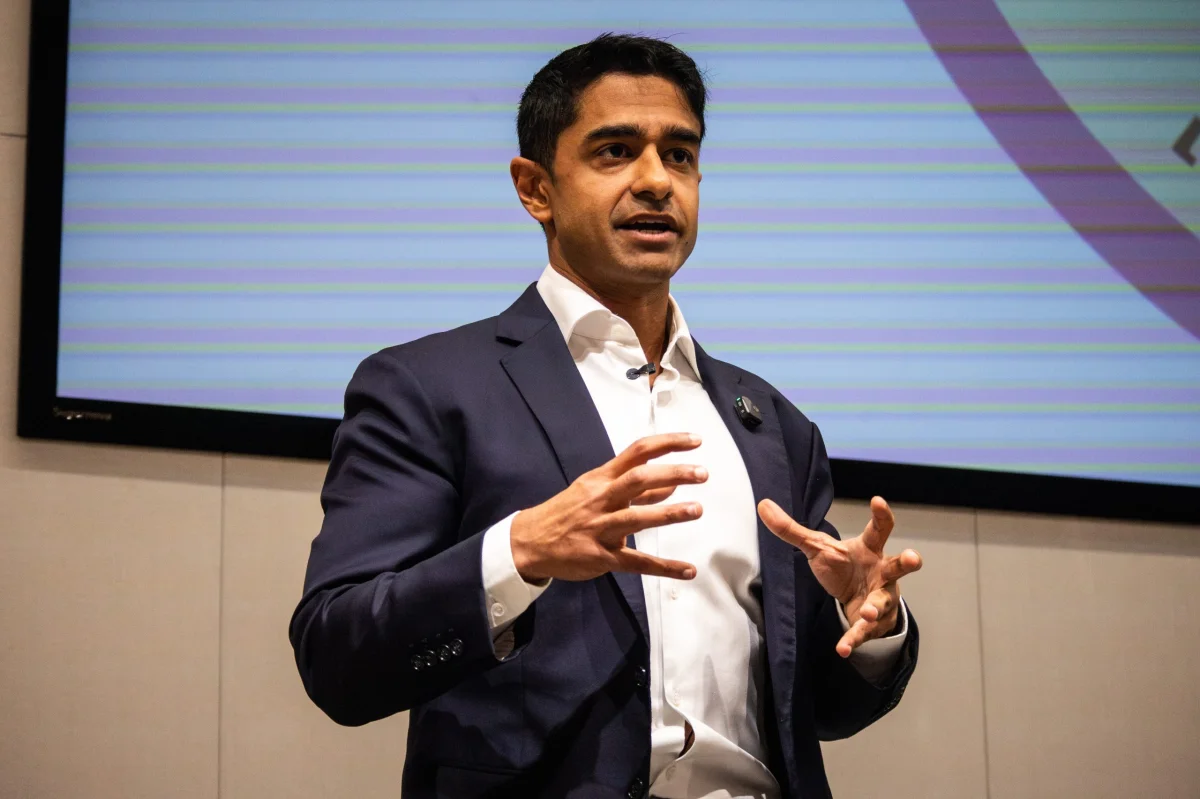 Saikat Chakrabarti wins Ilhan Omar backing as SF primary nears — Mogaz
