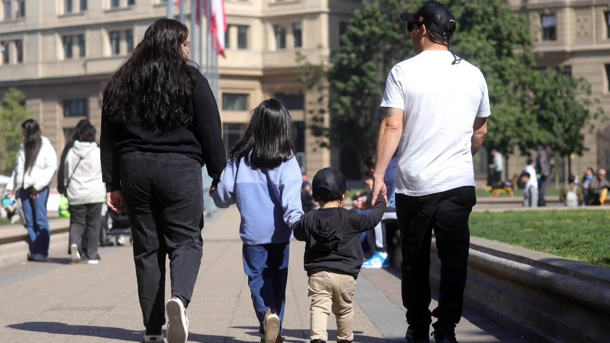 Bono 30 Mil: Kast kündigt 30.000 Pesos pro Kind für Familien an — Mogaz De