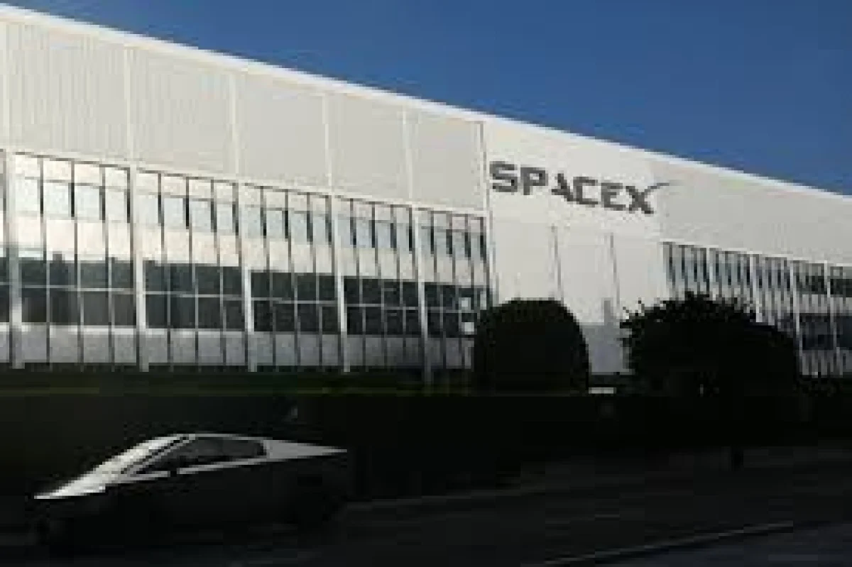 Tesla Stock Falls as SpaceX IPO Frenzy Pulls Investors Toward SPCX — Mogaz